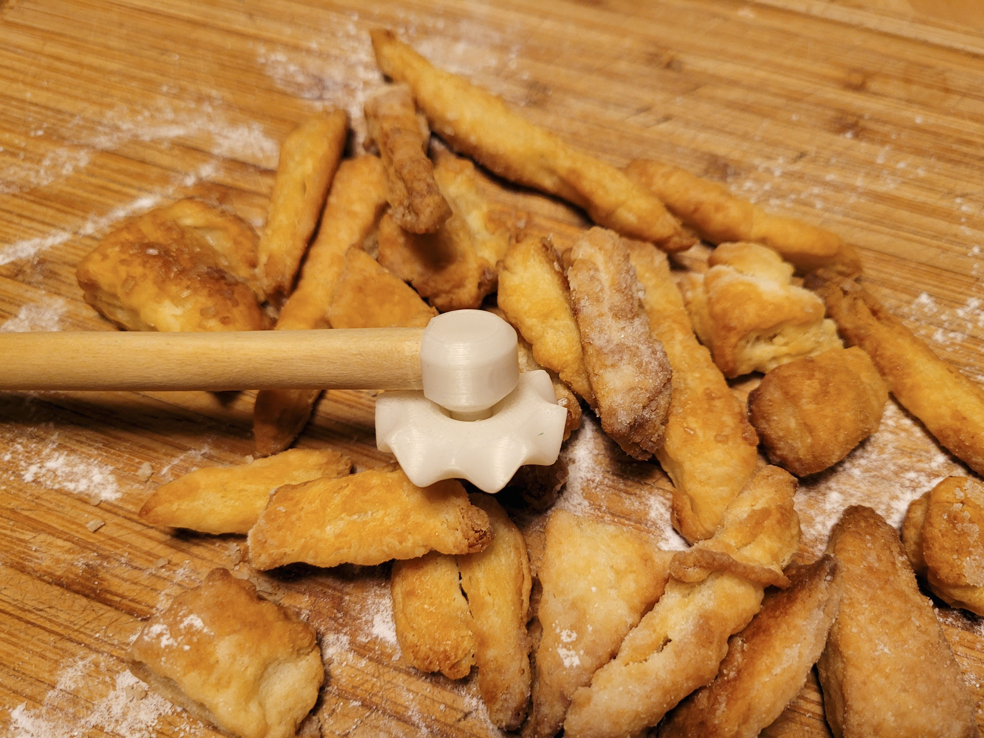 Fluted pastry cutter wheel / radýlko na těsto by JanB | Download free ...
