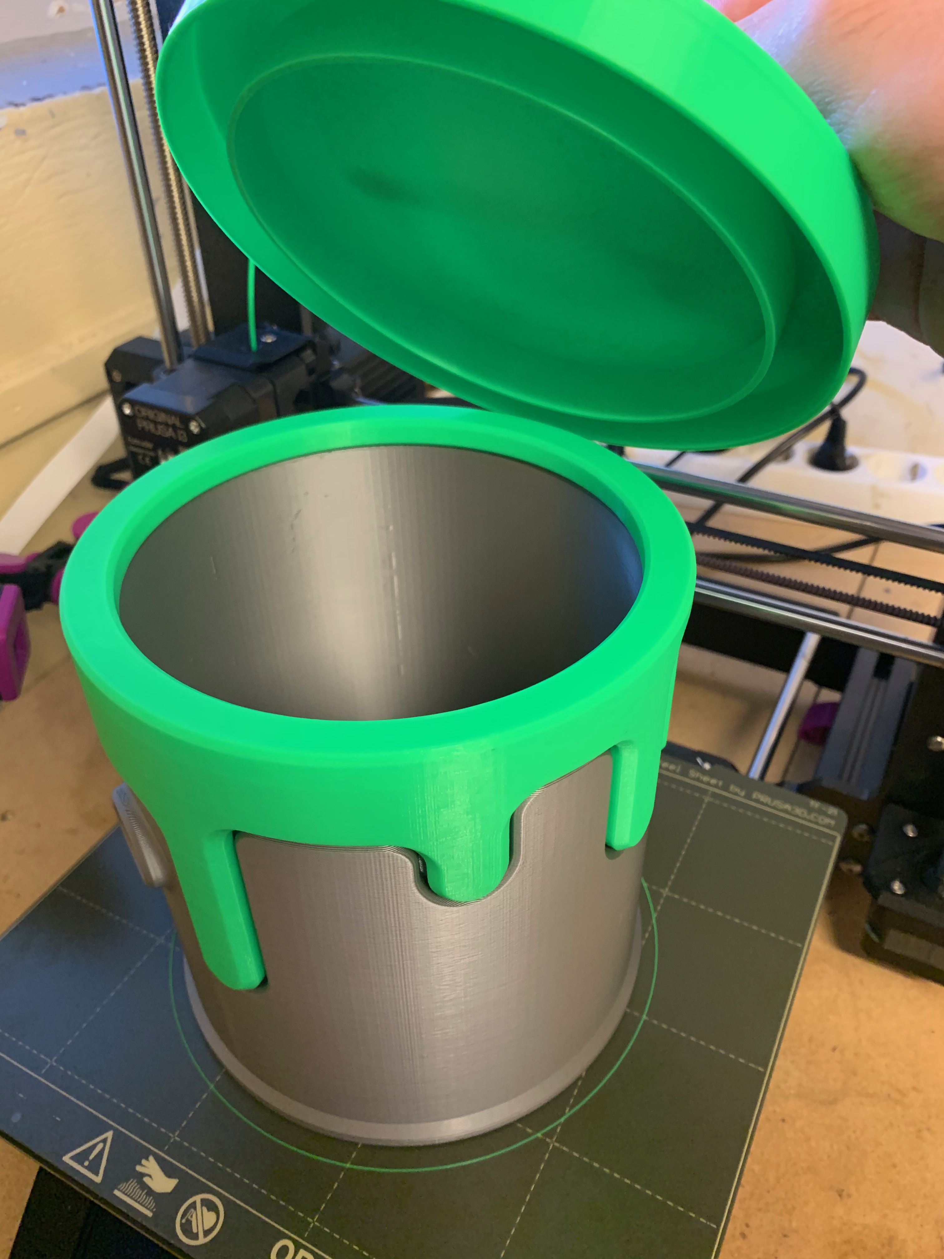 Drippy Bucket Lid with Handle by Ozgar | Download free STL model ...