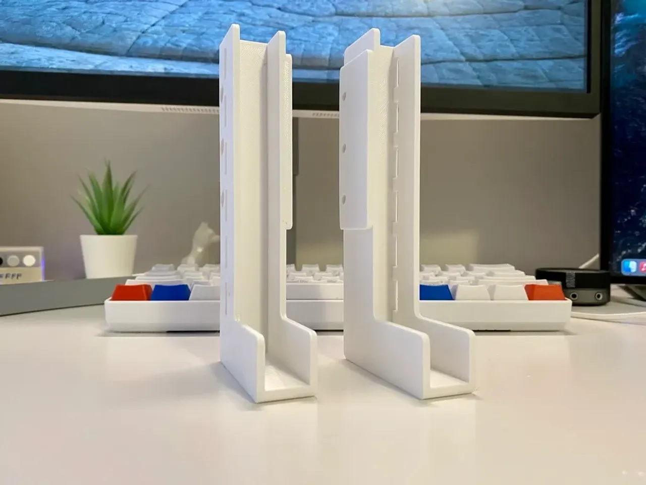 MacBook wall mount by monokeith | Download free STL model | Printables.com