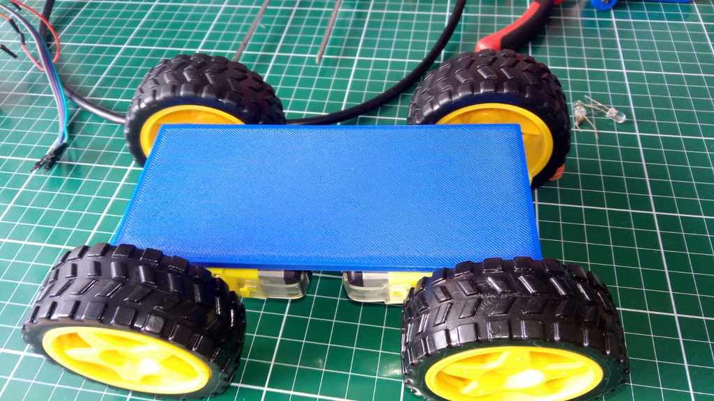 Robot Car chassis for common yellow geared motors por m.emre ...