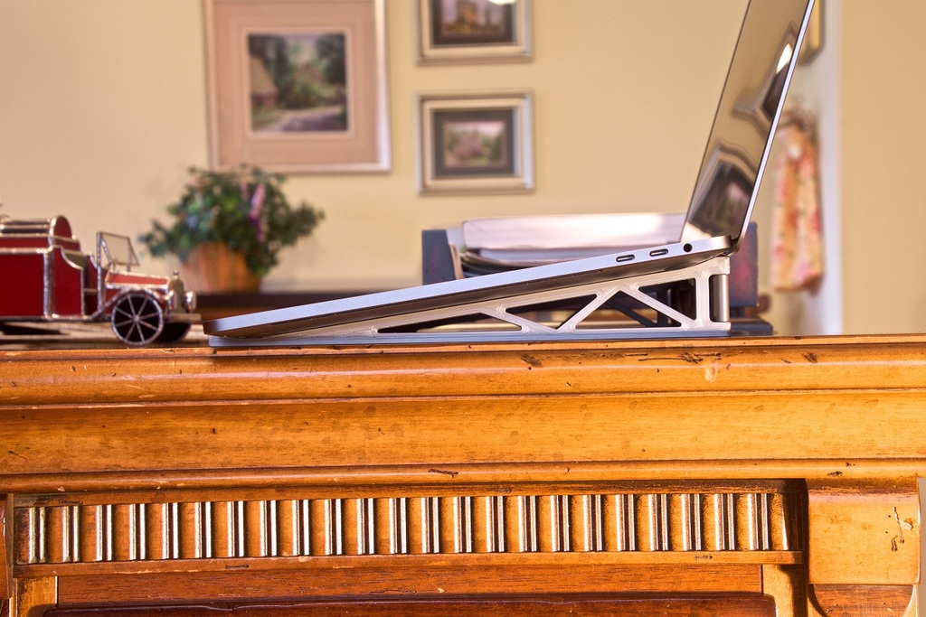 MacBook Pro folding stand by smitty | Download free STL model ...