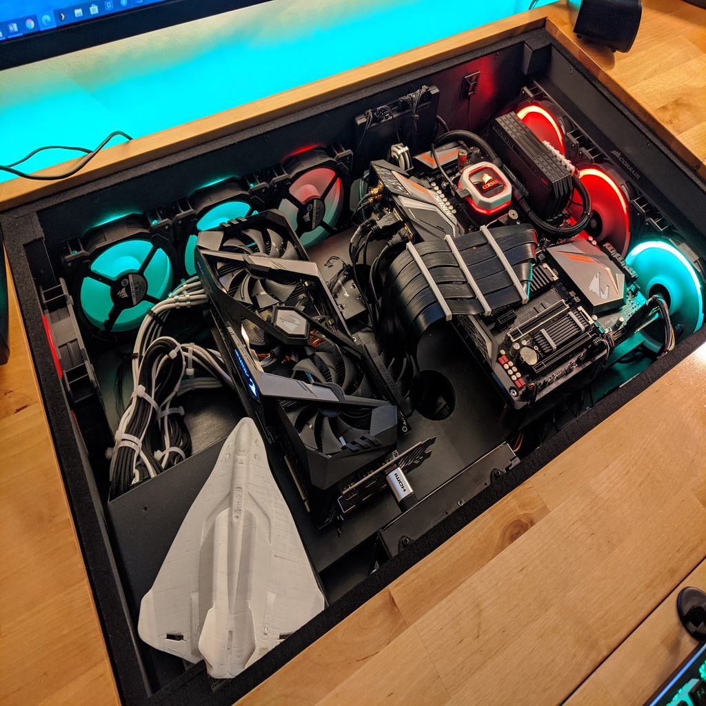 Cockpit Style PC Desk por declinox | Descargar modelo STL gratuito ...