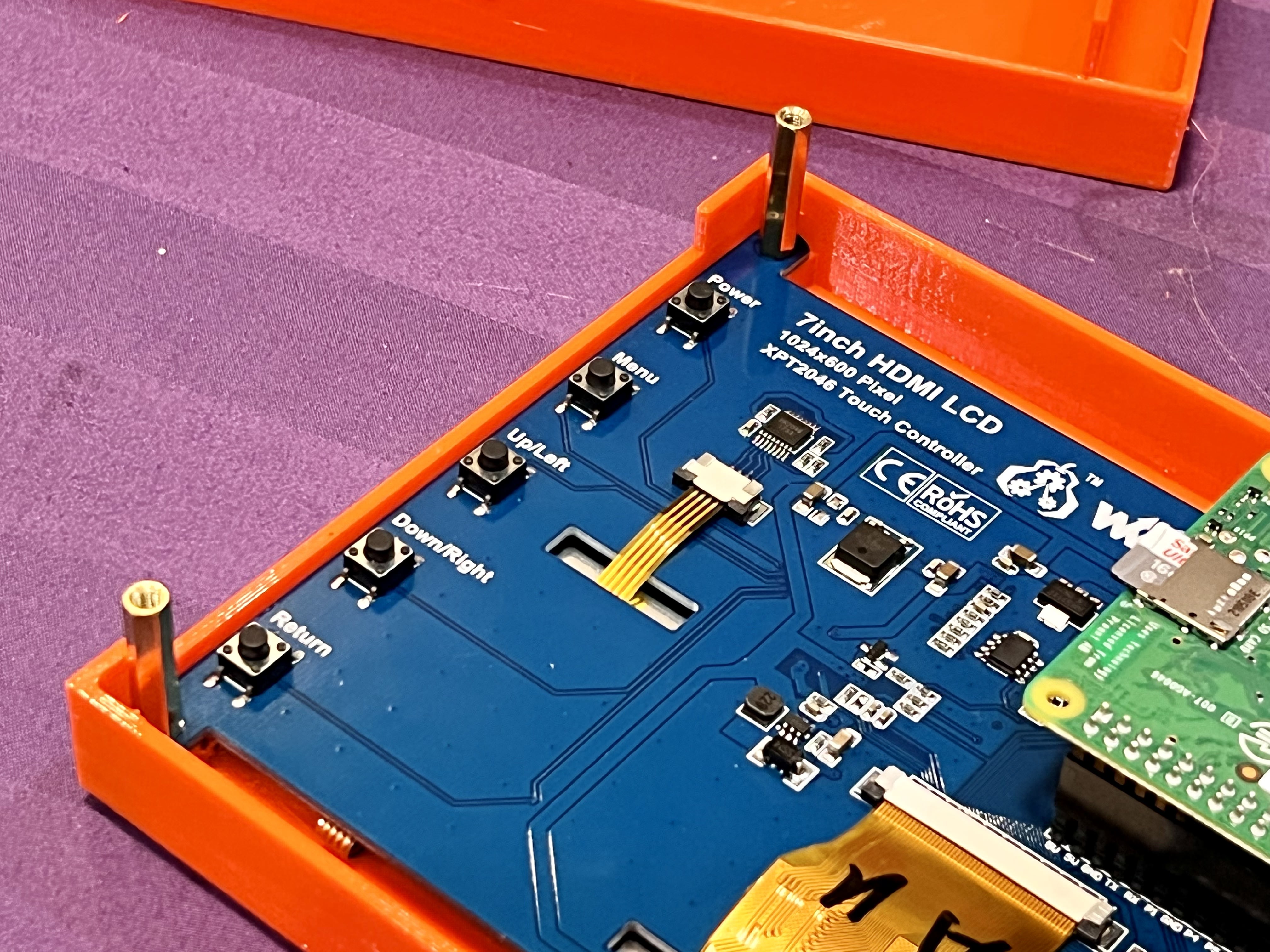 Raspberry Pi 3 / 4 Waveshare 7 Inch LCD Case by kaisarantonn | Download ...