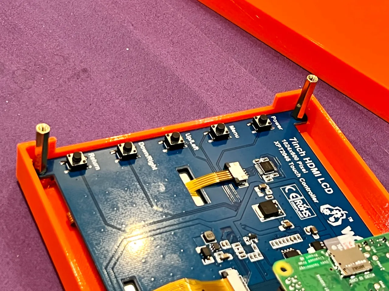 Raspberry Pi 3 / 4 Waveshare 7 Inch LCD Case by kaisarantonn | Download ...