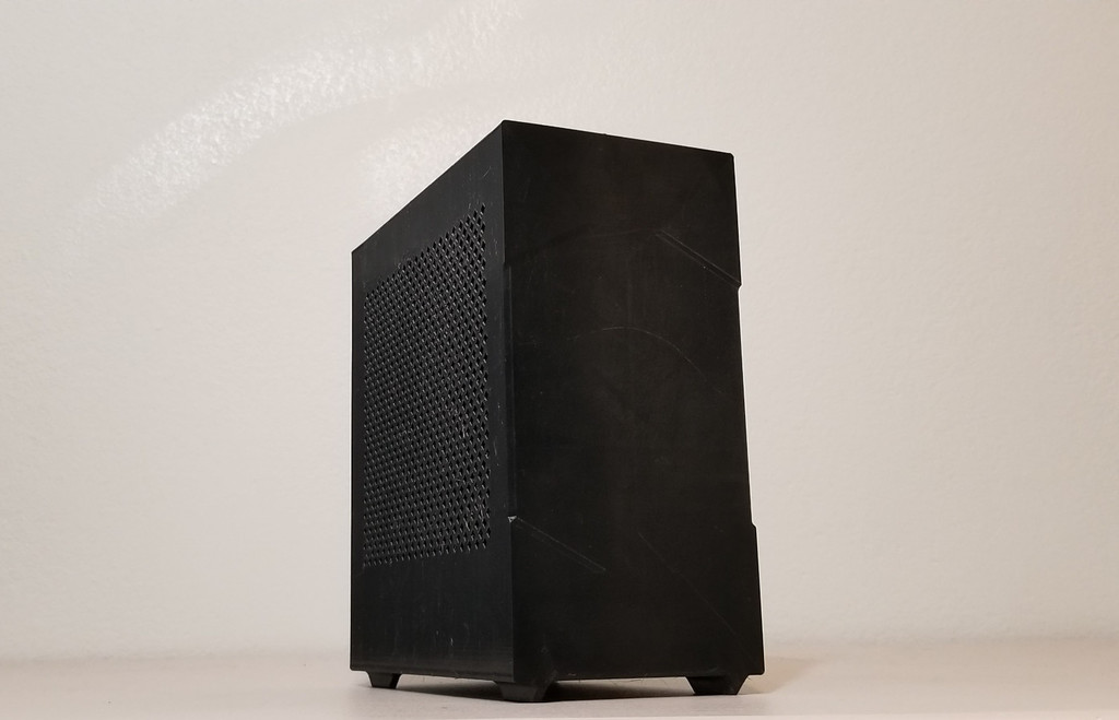 4.7L Mini ITX case, easily printable (2 major pieces), sandwich layout ...