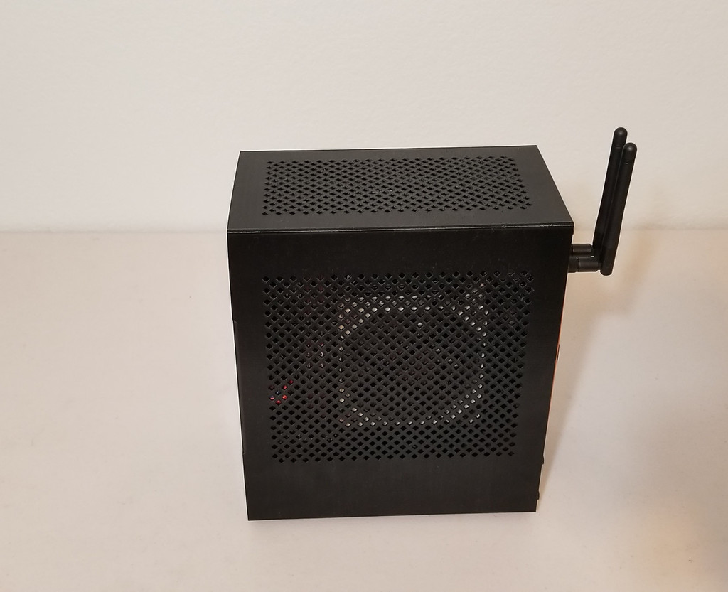 4.7L Mini ITX case, easily printable (2 major pieces), sandwich layout ...