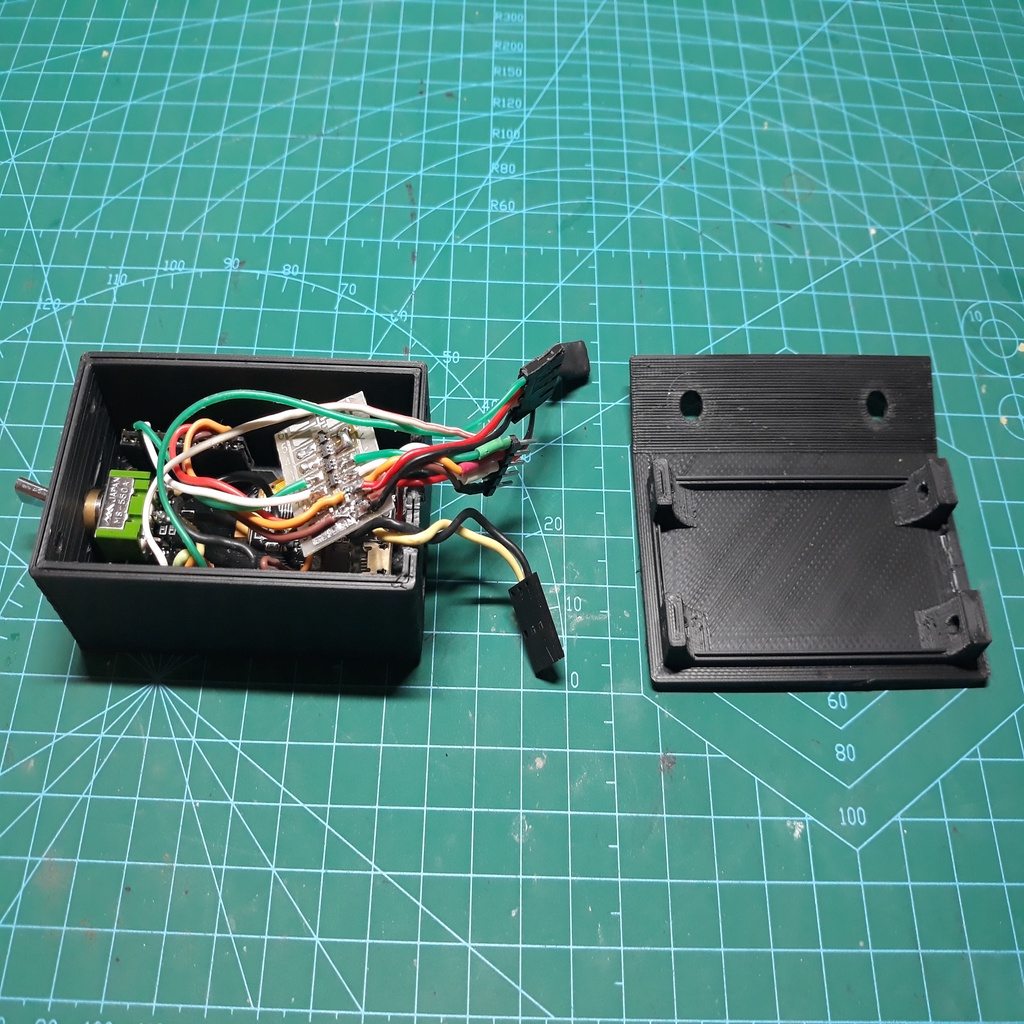 Box for Lolin ESP32 with OLED by Kisssys | Download free STL model ...