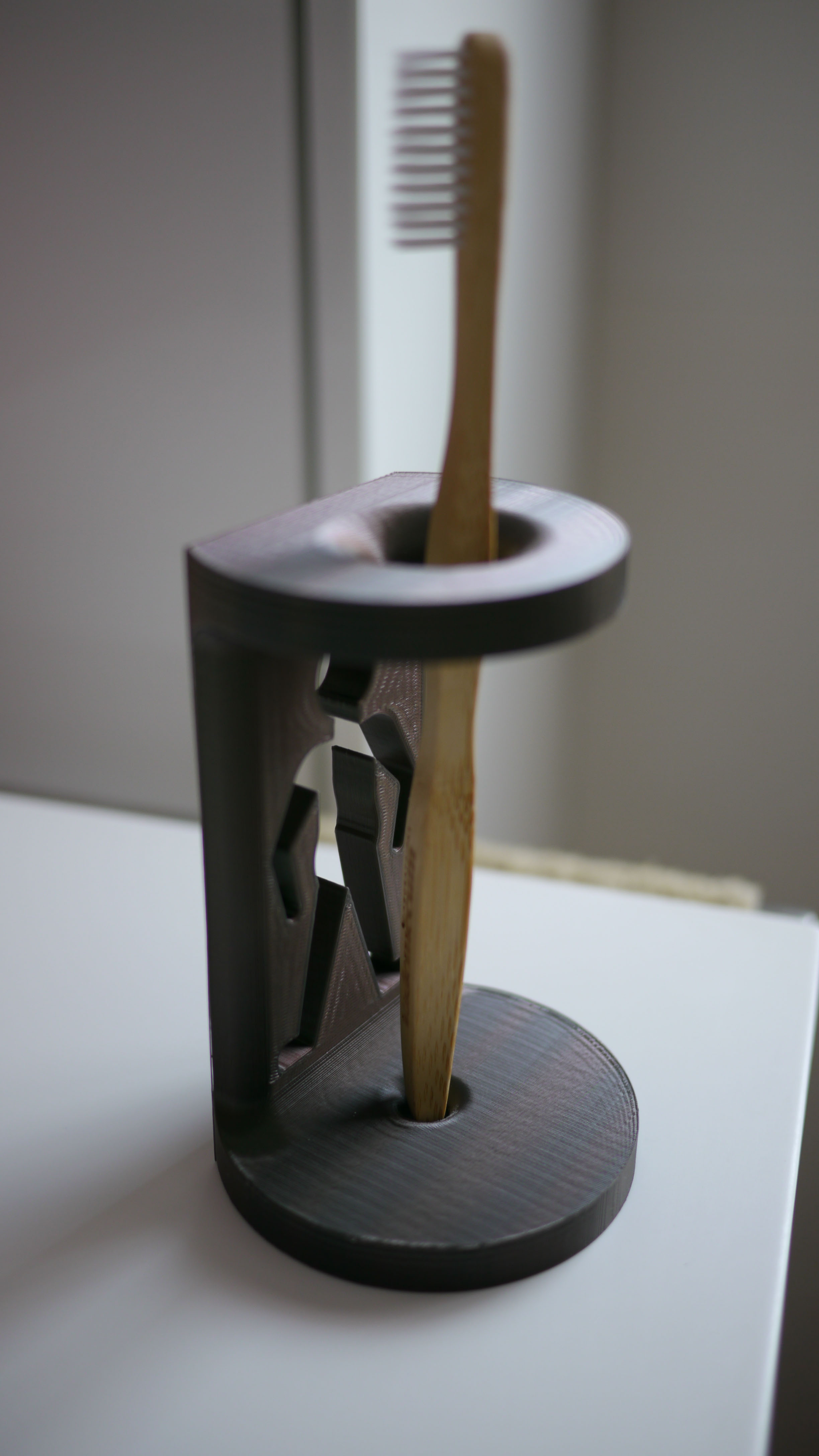 Family toothbrush holders with toothpaste tube extension by Le John ...