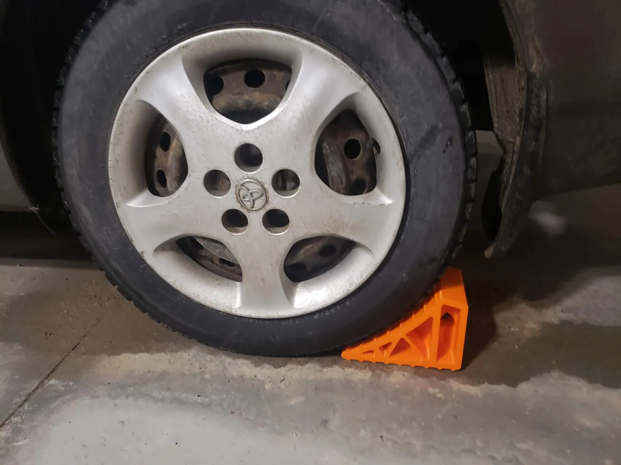 Basic Wheel Chock by Make a Thing | Download free STL model ...