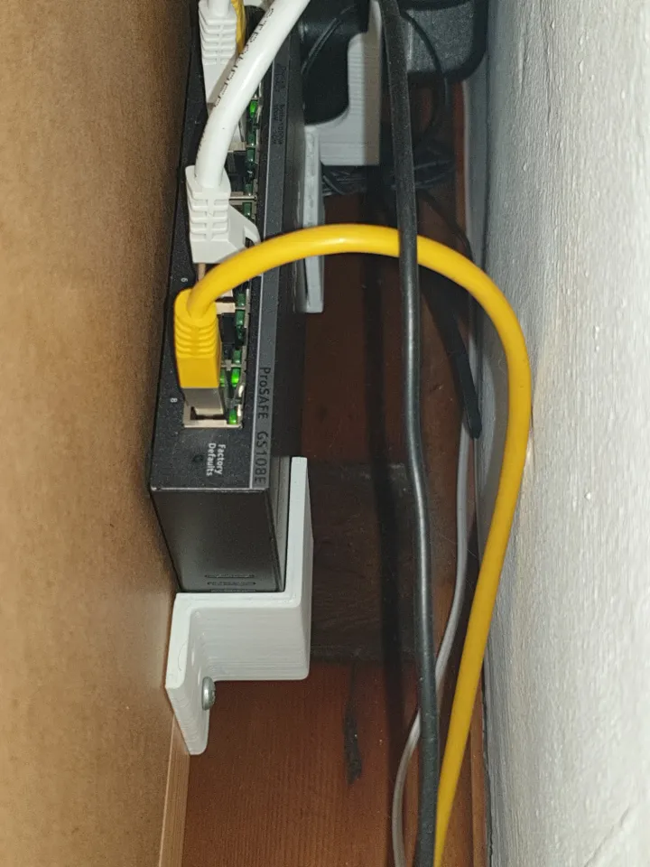 Netgear 8 Port (GS108) Switch wall mount by wiefeli | Download free STL ...