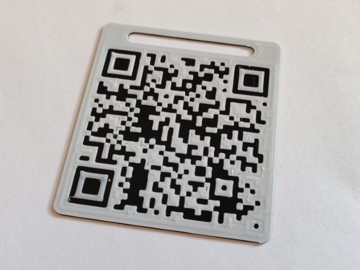 Customizable QR Code Keyring or Tag by OutwardB | Download free STL ...