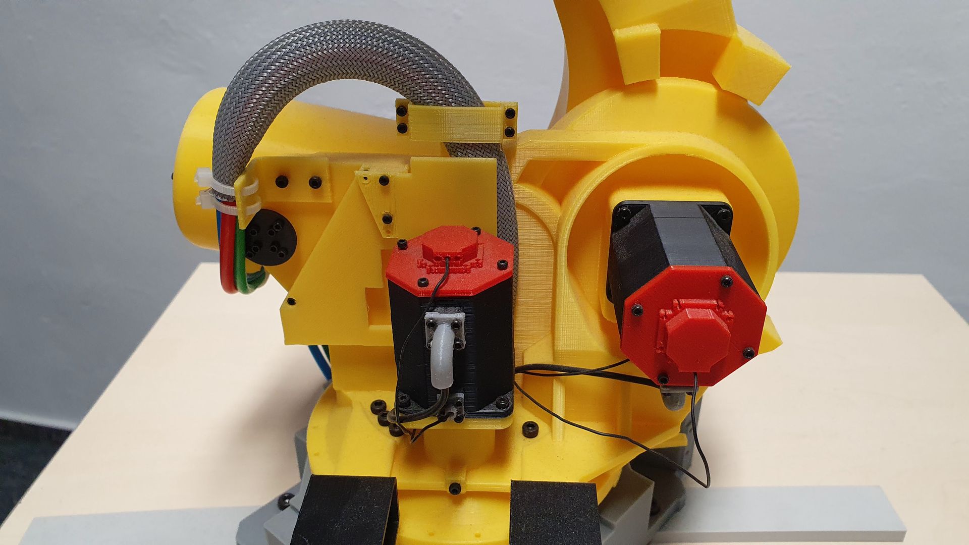 Robot Fanuc r-2000ib/210f (scale 1:5) by Ladislav Vychodil | Download ...