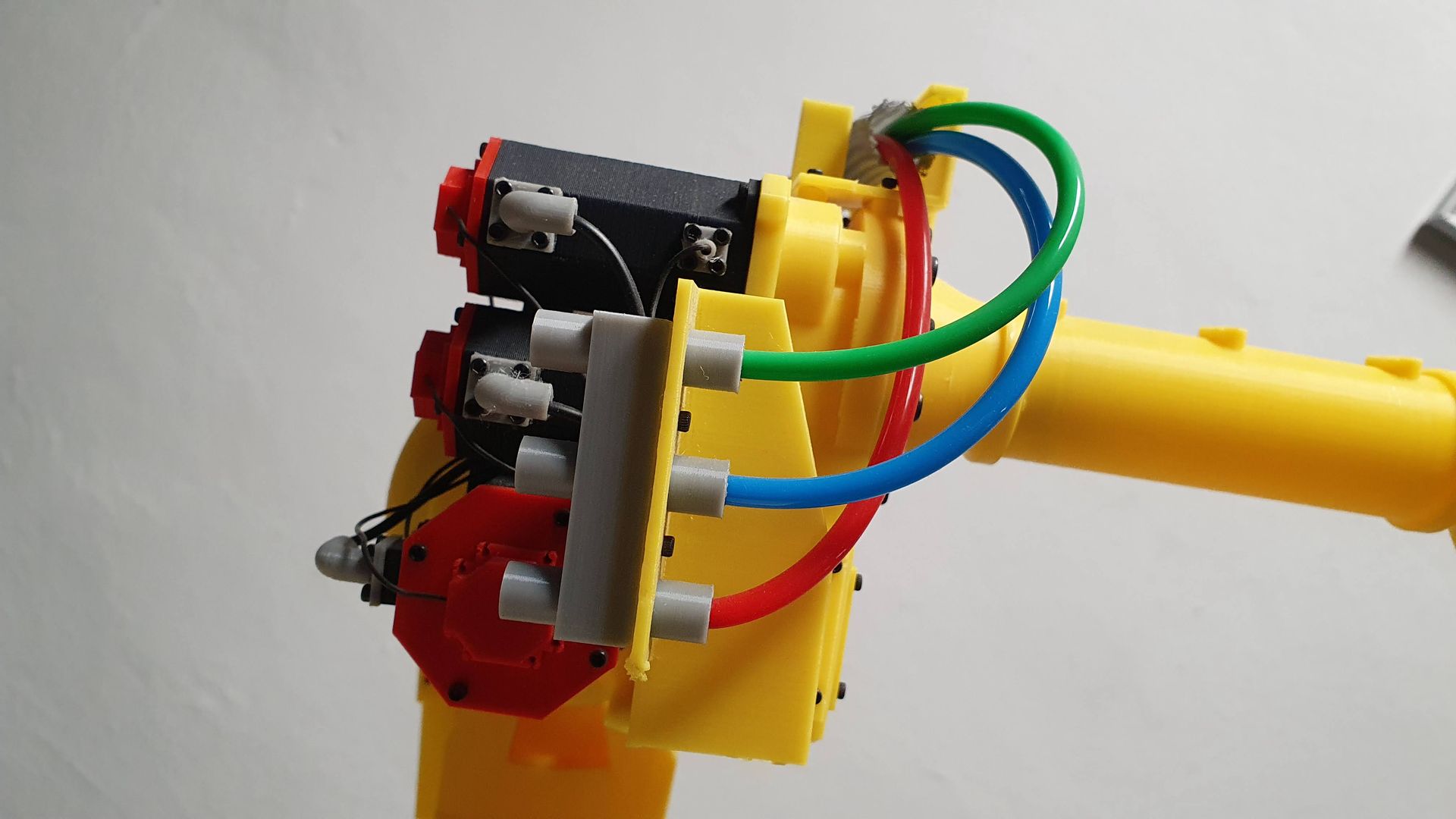 Robot Fanuc r-2000ib/210f (scale 1:5) by Ladislav Vychodil | Download ...