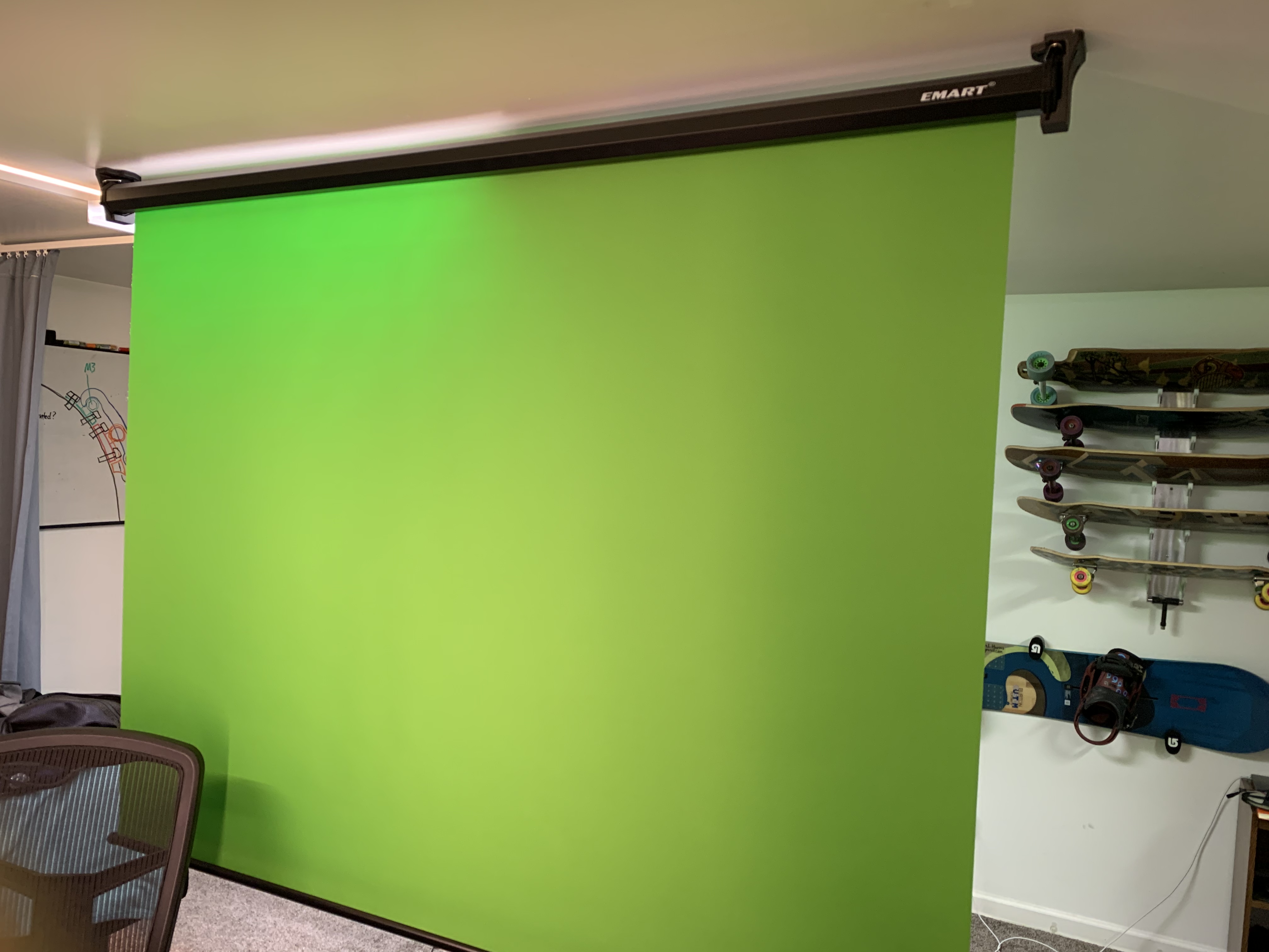 Ceiling Mount for Green Screen / Projector Screen by Line Arc Line ...