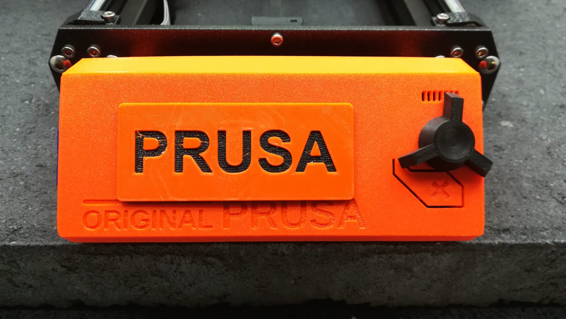 LCD cover with Prusa logo for i3 MK3 by Moritz | Download free STL ...