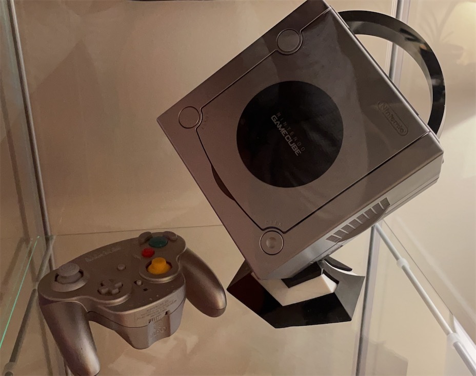 GameCube "Logo Dunk" Corner Stand by Jeff Chen | Download free STL ...