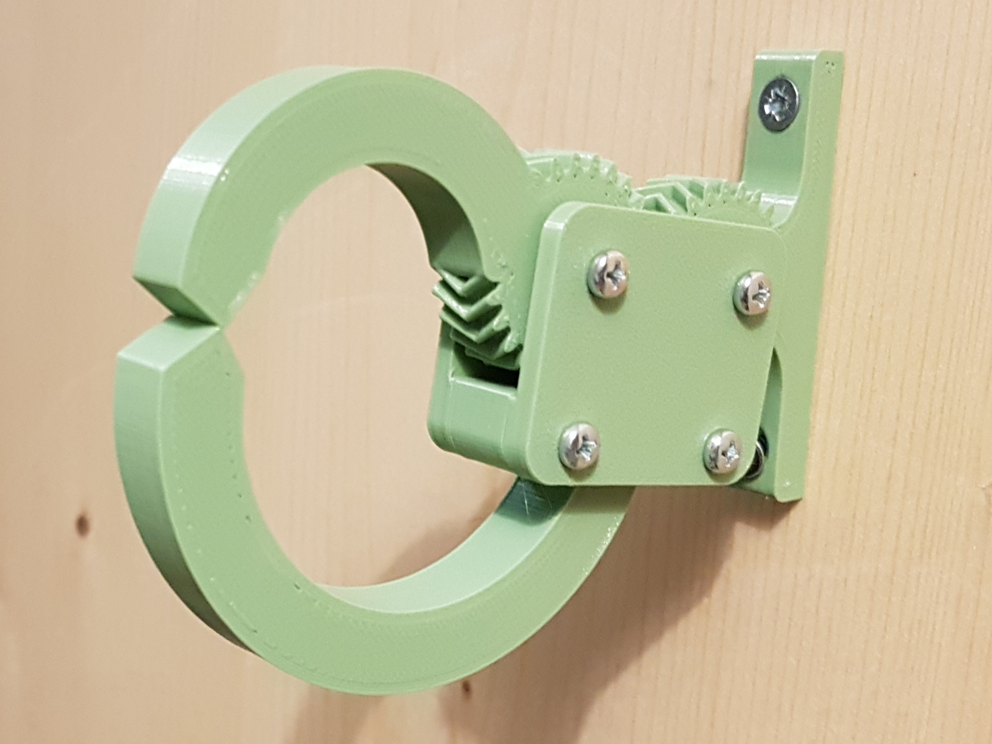 Self releasing geared clamp hook for towels von HD_Creator ...