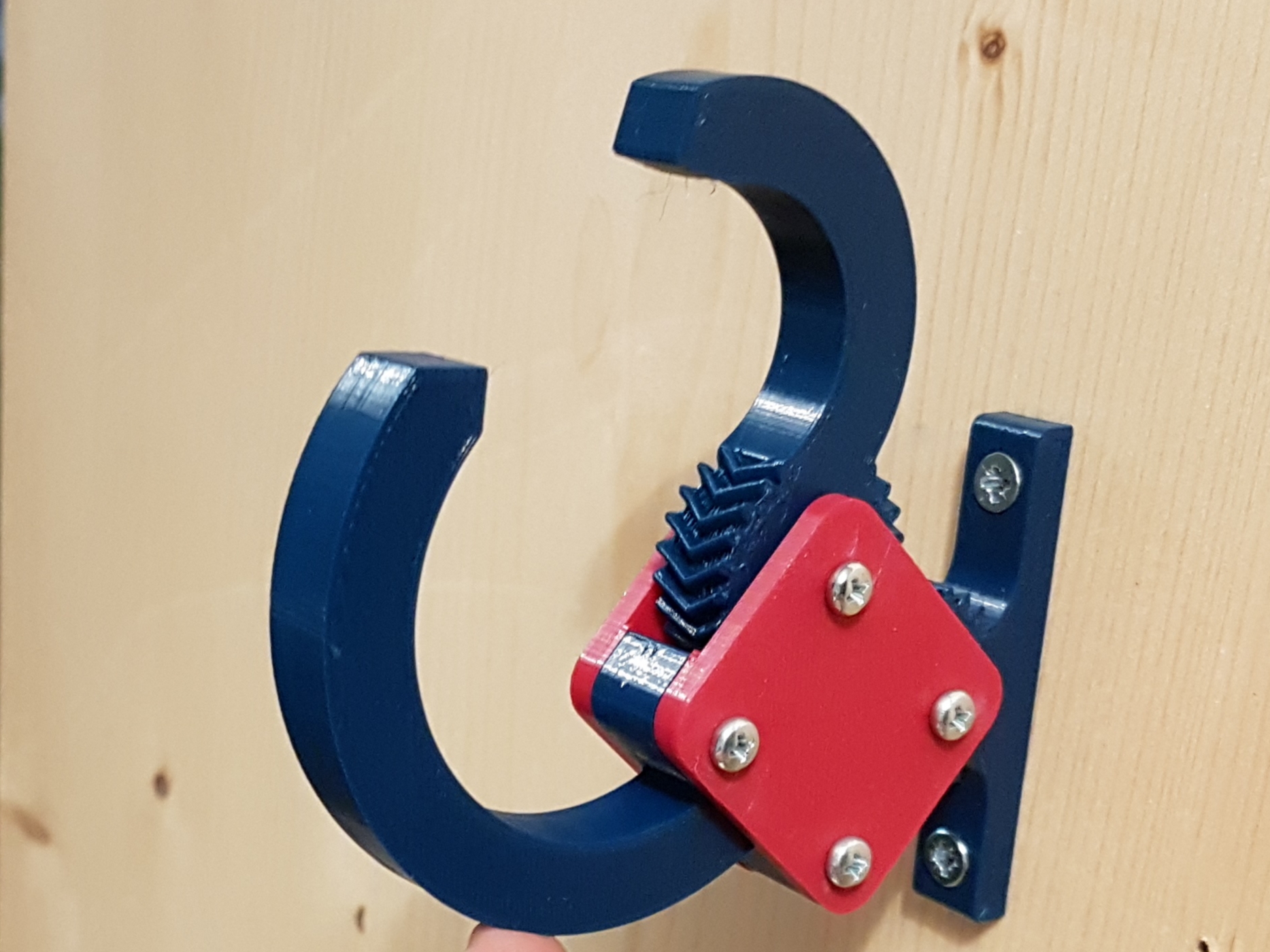 Self releasing geared clamp hook for towels von HD_Creator ...