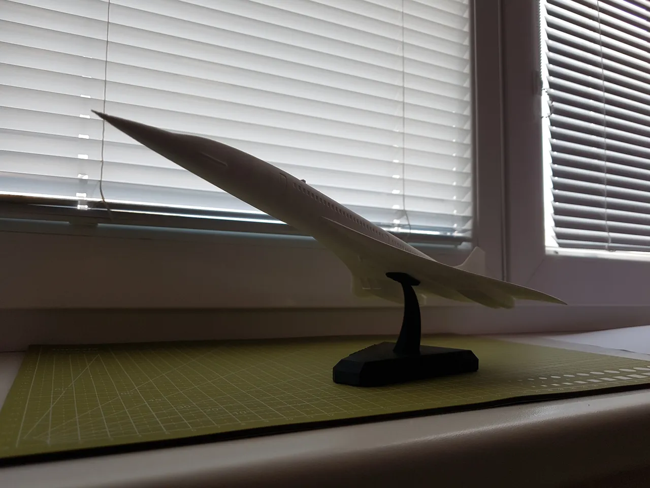 concorde window size