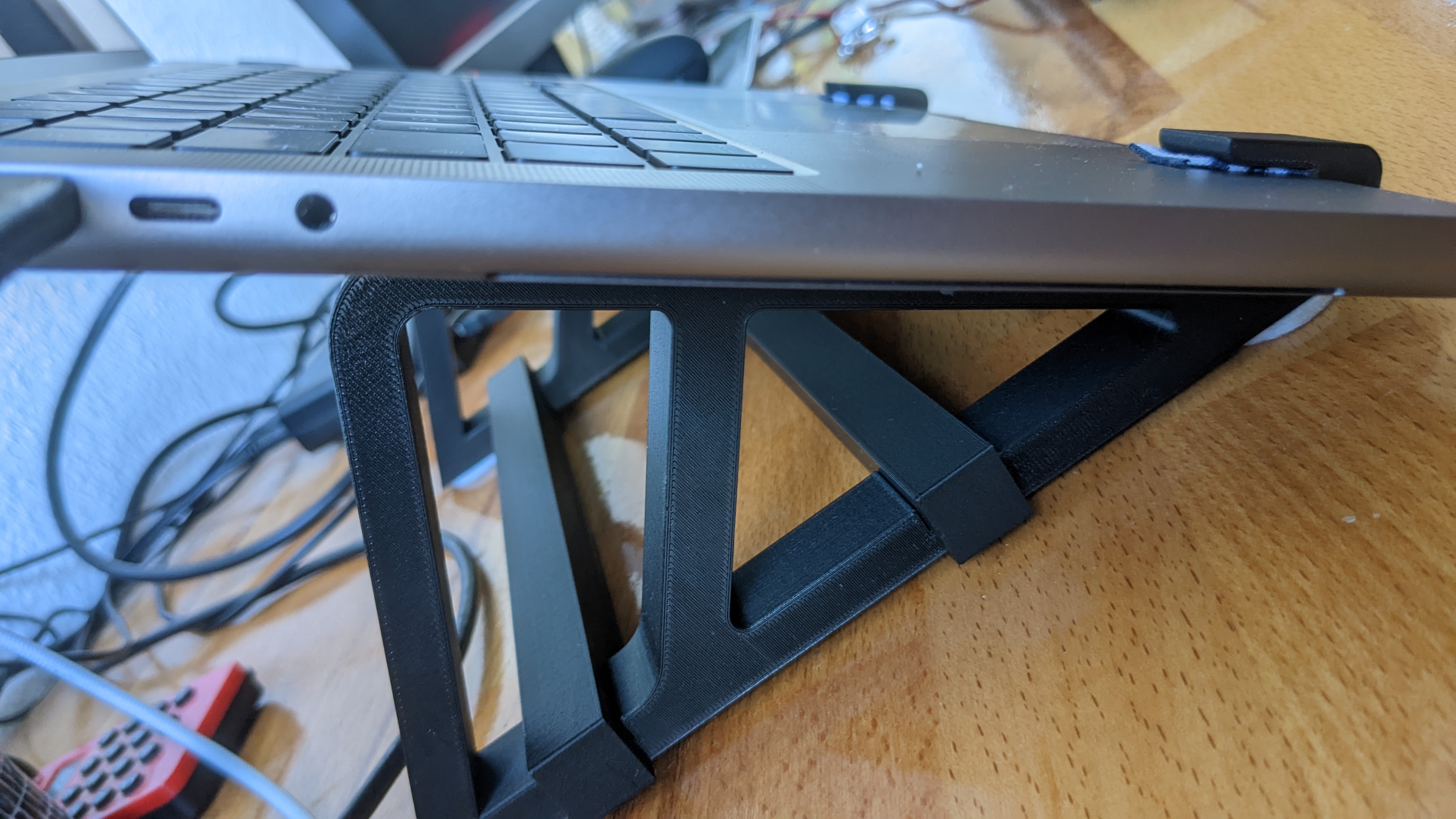 Macbook Pro Stand by harrypuuter | Download free STL model | Printables.com