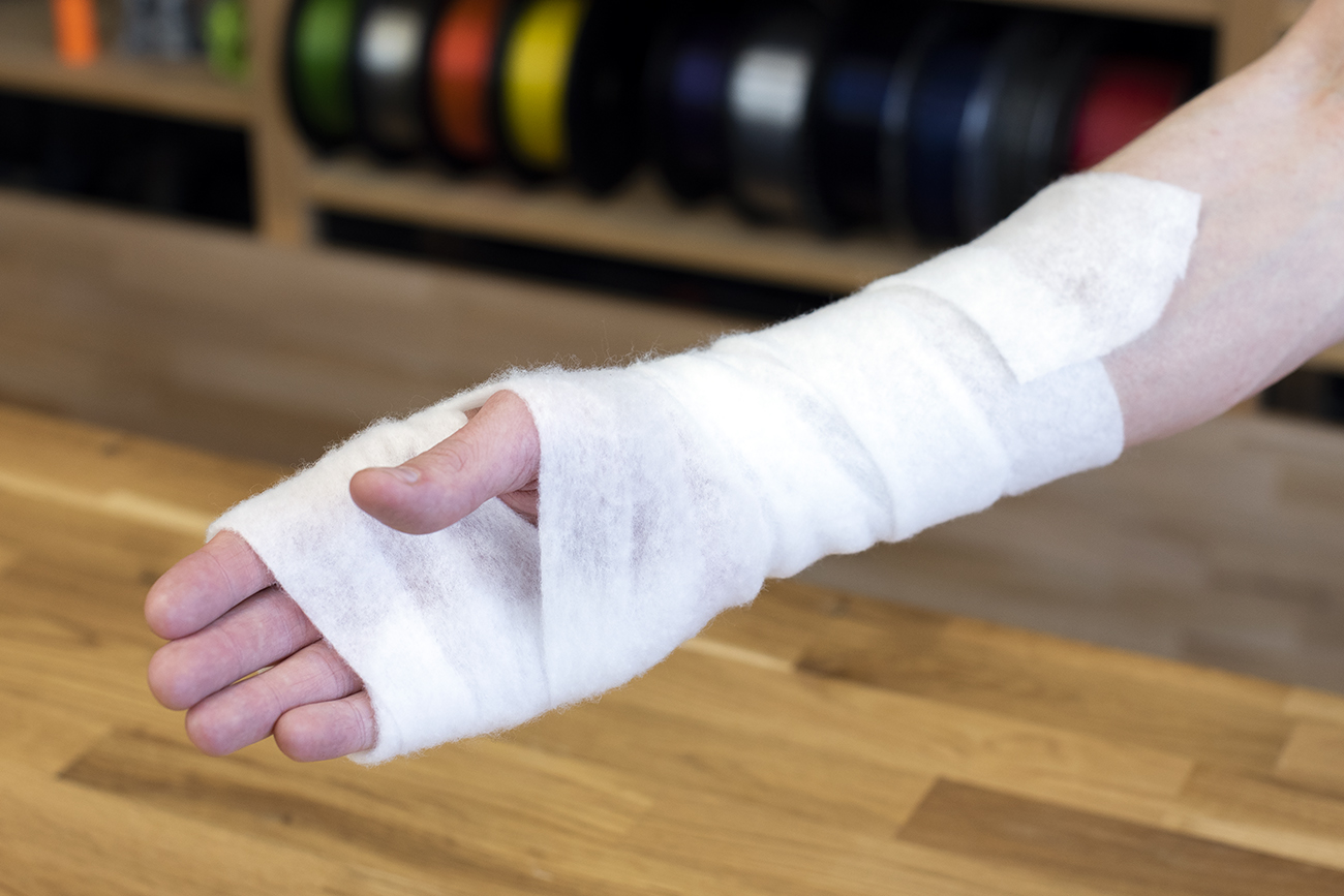 Wrist brace (splint) for either hand by Prusa Research | Download free ...