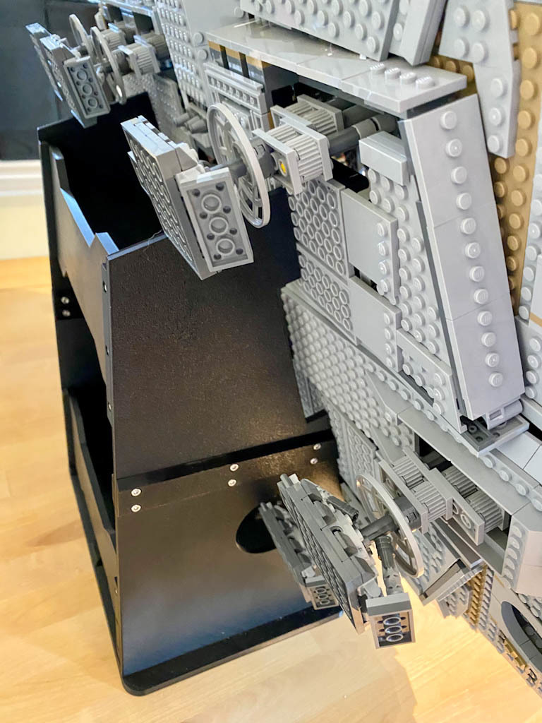 Lego Millenium Falcon Stand - Parts Remix 75192 von DaSpaceman ...