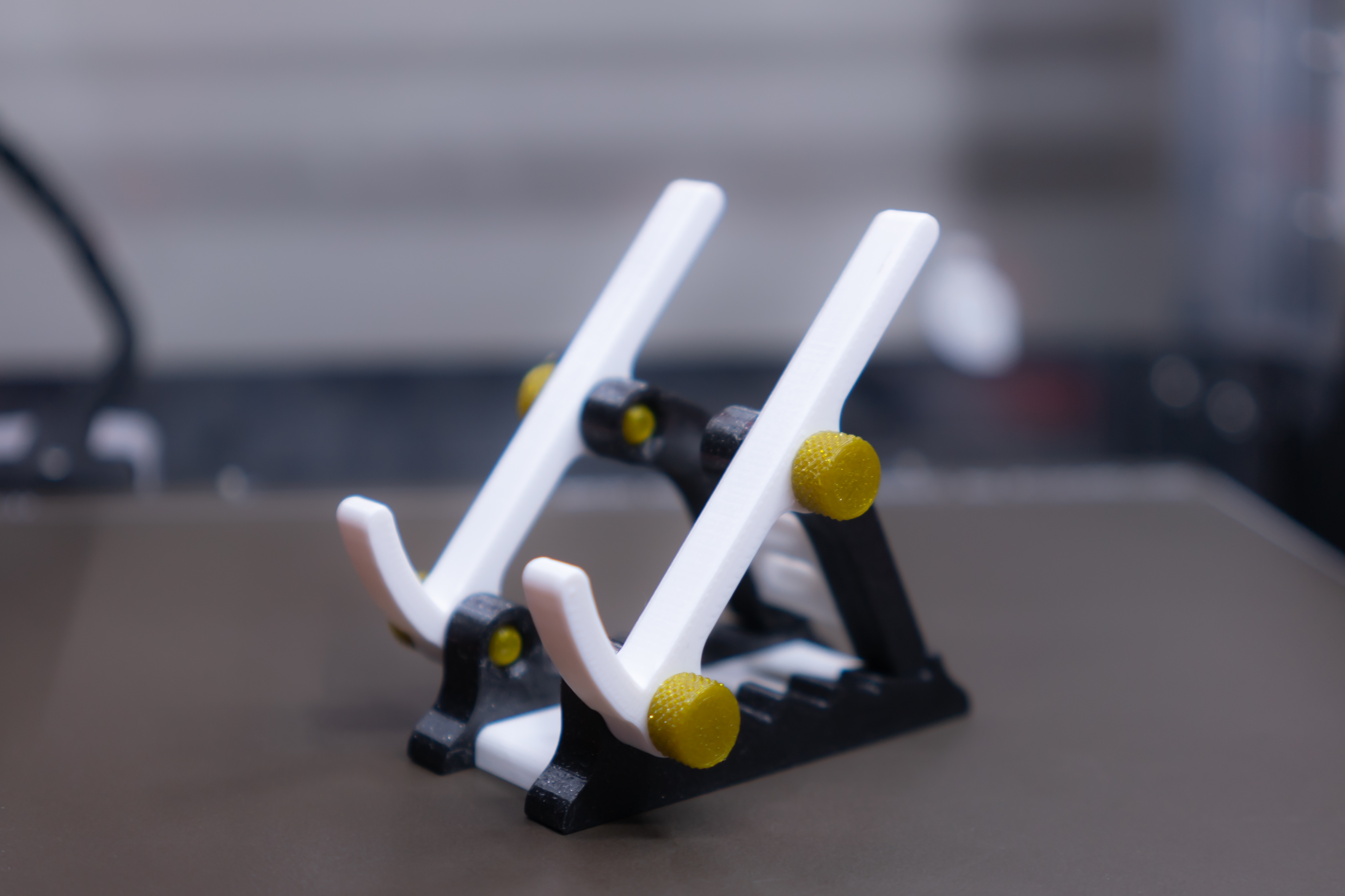 Adjustable Stand for Smartphones by slurpee03 | Download free STL model ...