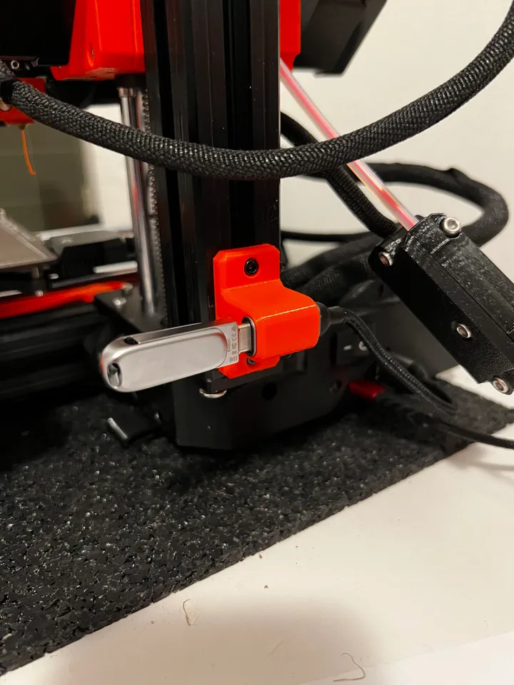 USB-C cable mount for Prusa MINI/MINI+ by TmnSn | Download free STL ...