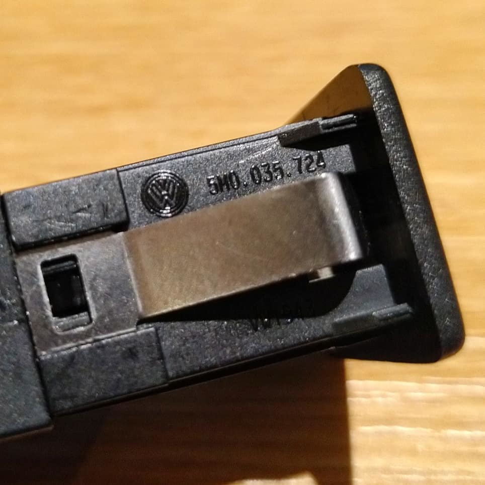 VW Volkswagen USB to AUX jack Adapter (5Q0035726 to 5M0035724) by Tim ...