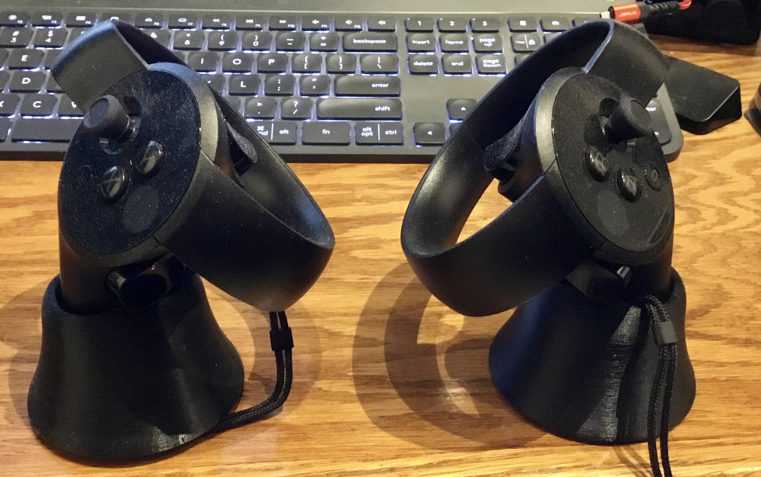 Oculus Controller Stand by NarlyB | Download free STL model ...