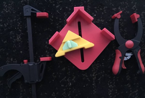 Corner Clamp by Bern | Download free STL model | Printables.com