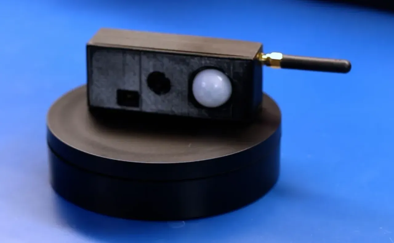 ESP32-Cam PIR Sensor Enclosure by WillMakesTV | Download free STL model ...