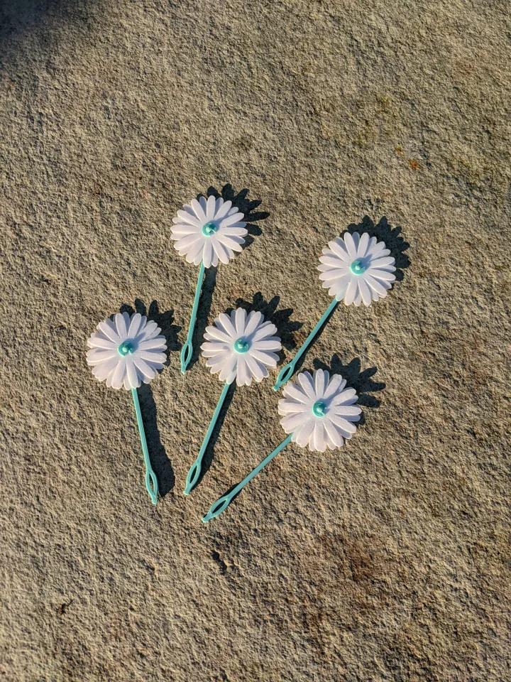 Daisy Chain DIY - Self assemble flowers by kwerkshop | Download free ...