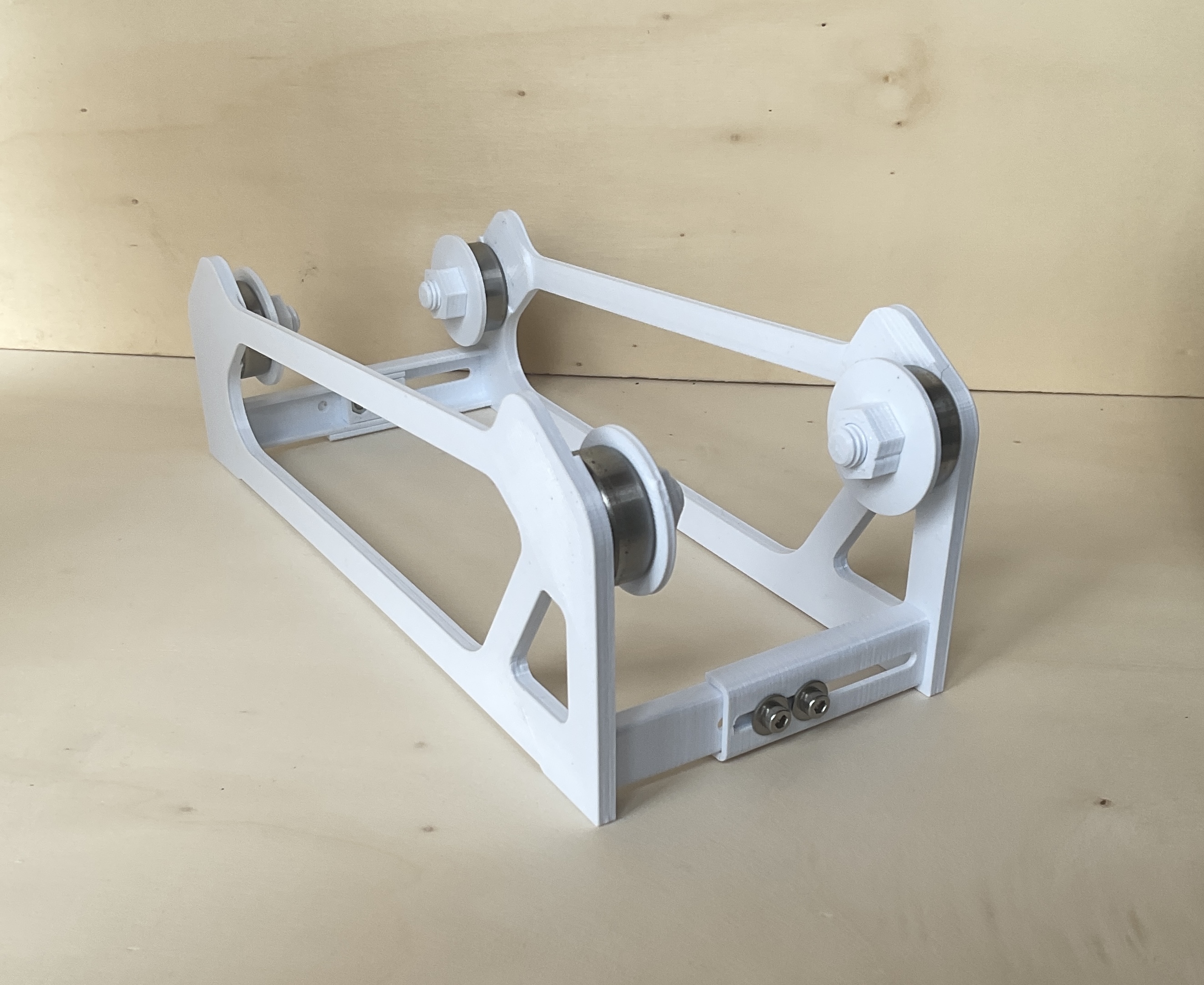 Space saving filament spool roller - suitable for width 50mm up to 82mm ...