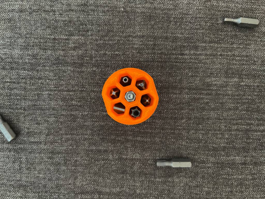 Clicky Revolving Bit Dispenser by Brianchenito | Download free STL ...