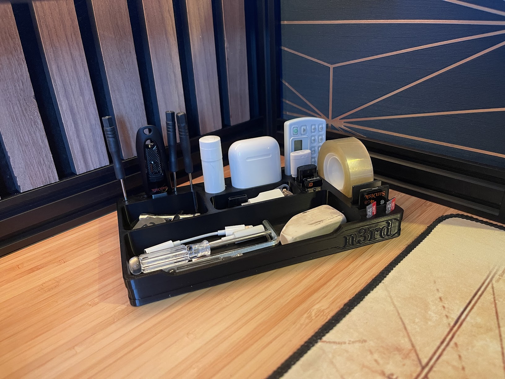 Simple Tech Desk Tidy por n3rding | Descargar modelo STL gratuito ...