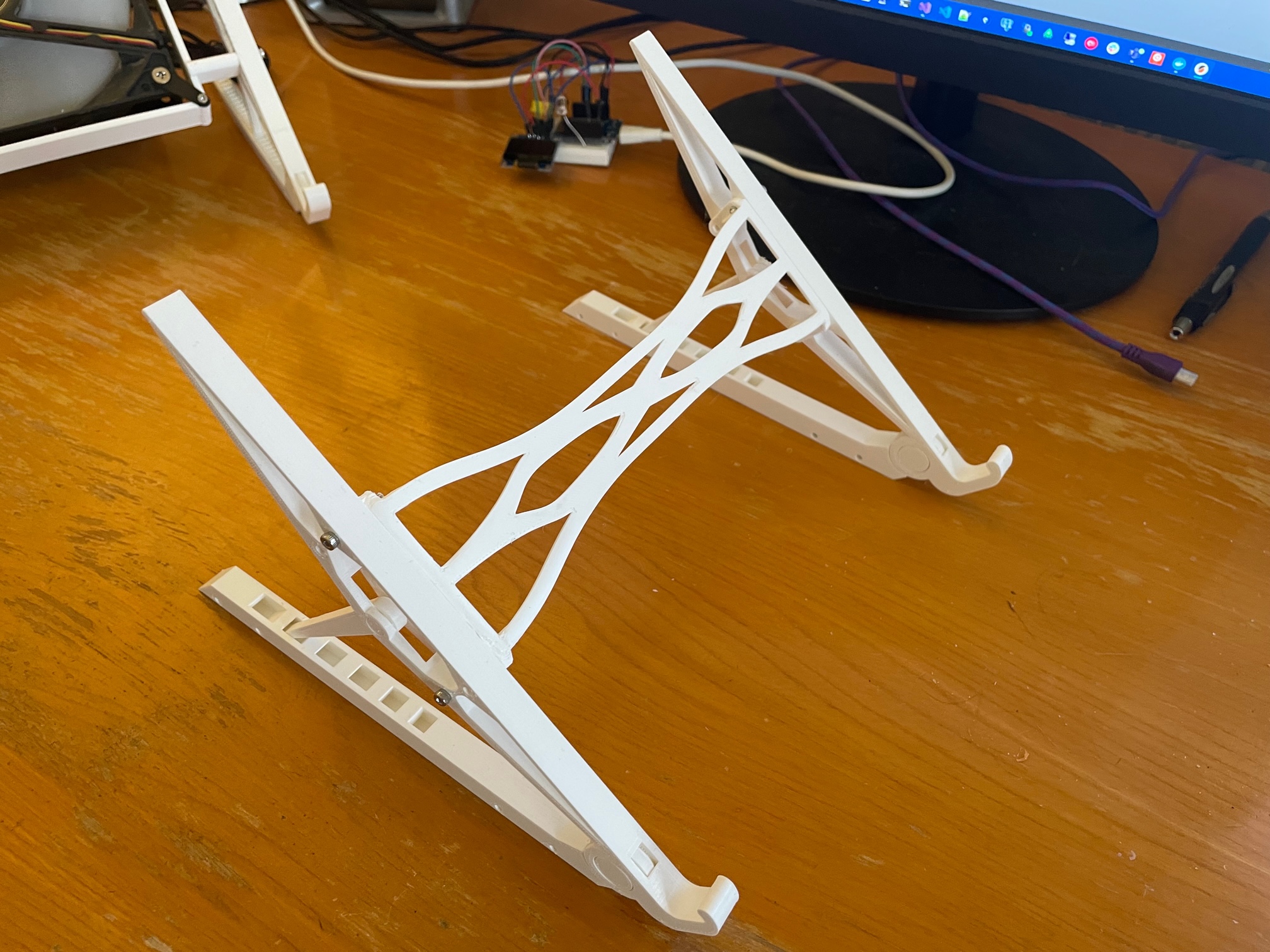 Laptop stand by clarke | Download free STL model | Printables.com