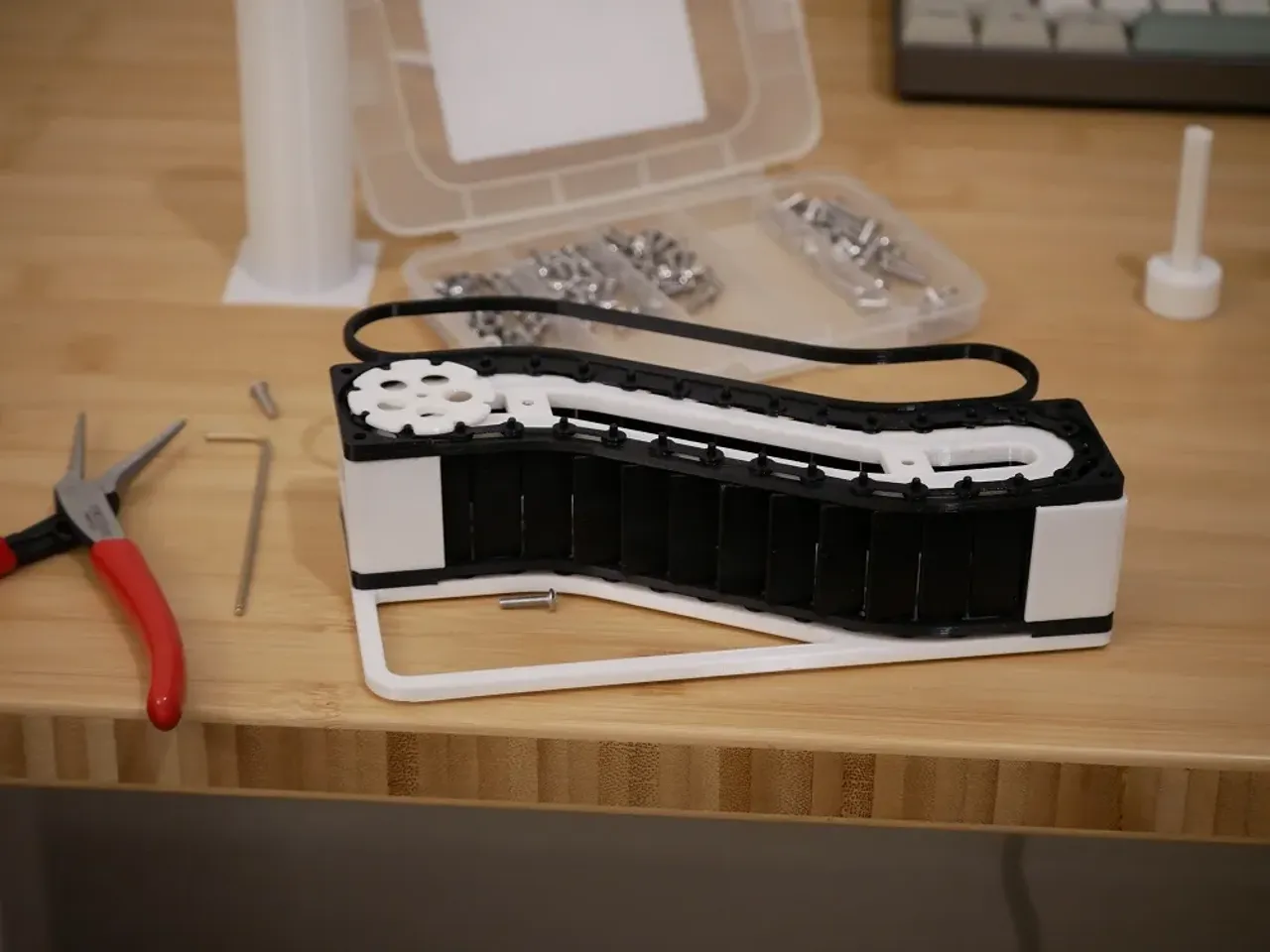 Mini Desktop Escalator by AlexY | Download free STL model | Printables.com