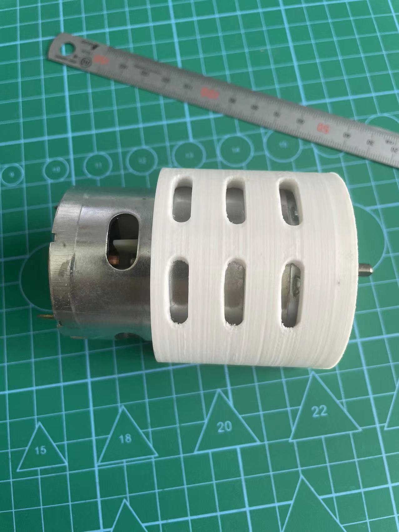 775/795/895 DC Motor Mount by RunZe | Download free STL model ...