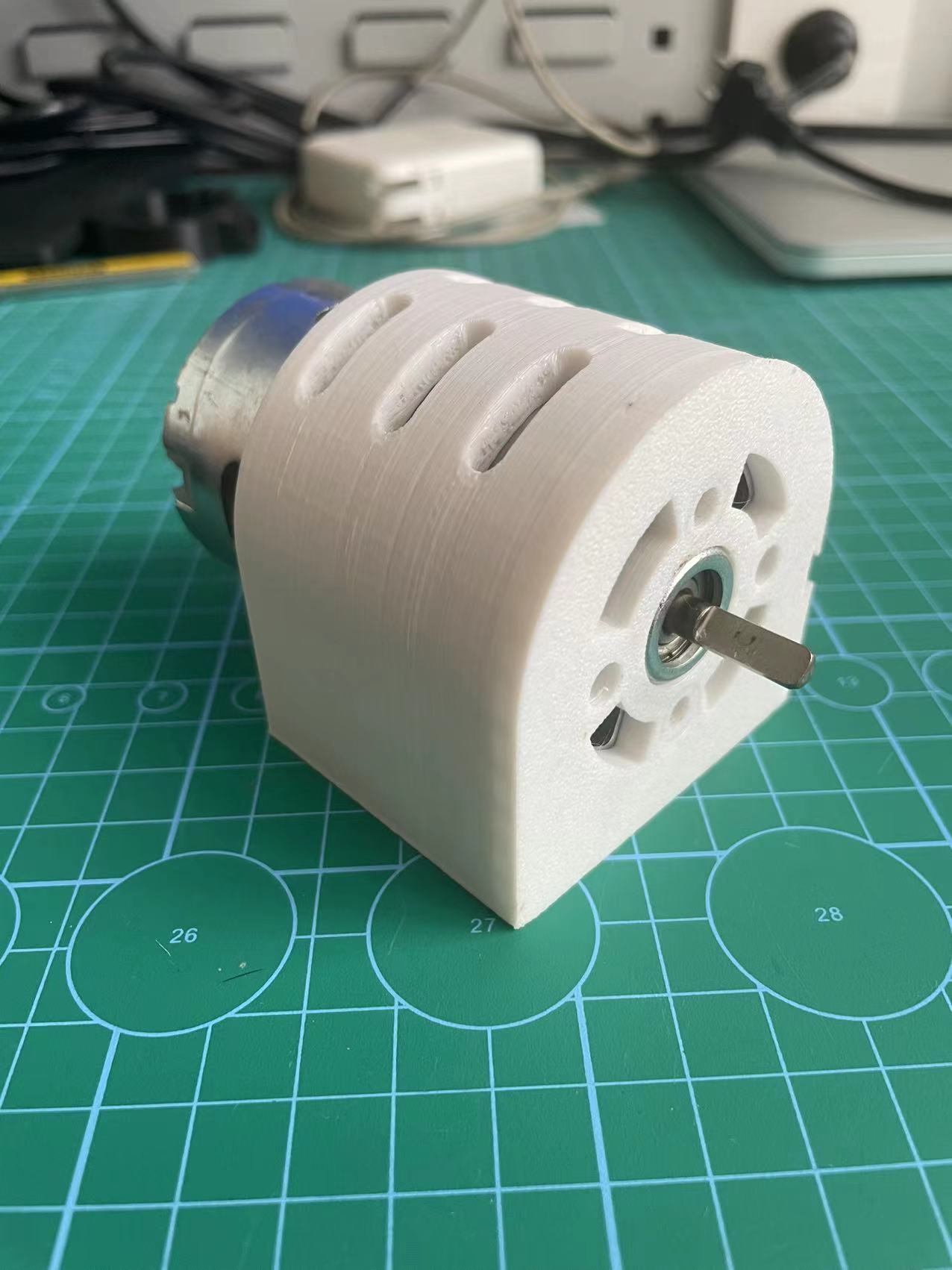 775/795/895 DC Motor Mount by RunZe | Download free STL model ...