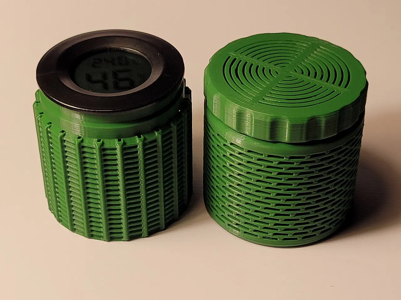 Super fast silica gel desiccant spool container - vase mode by Tomek ...