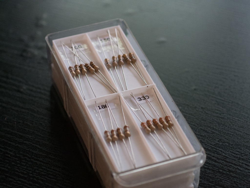 Plastic parts tray resistor sorter v2 by llite | Download free STL ...