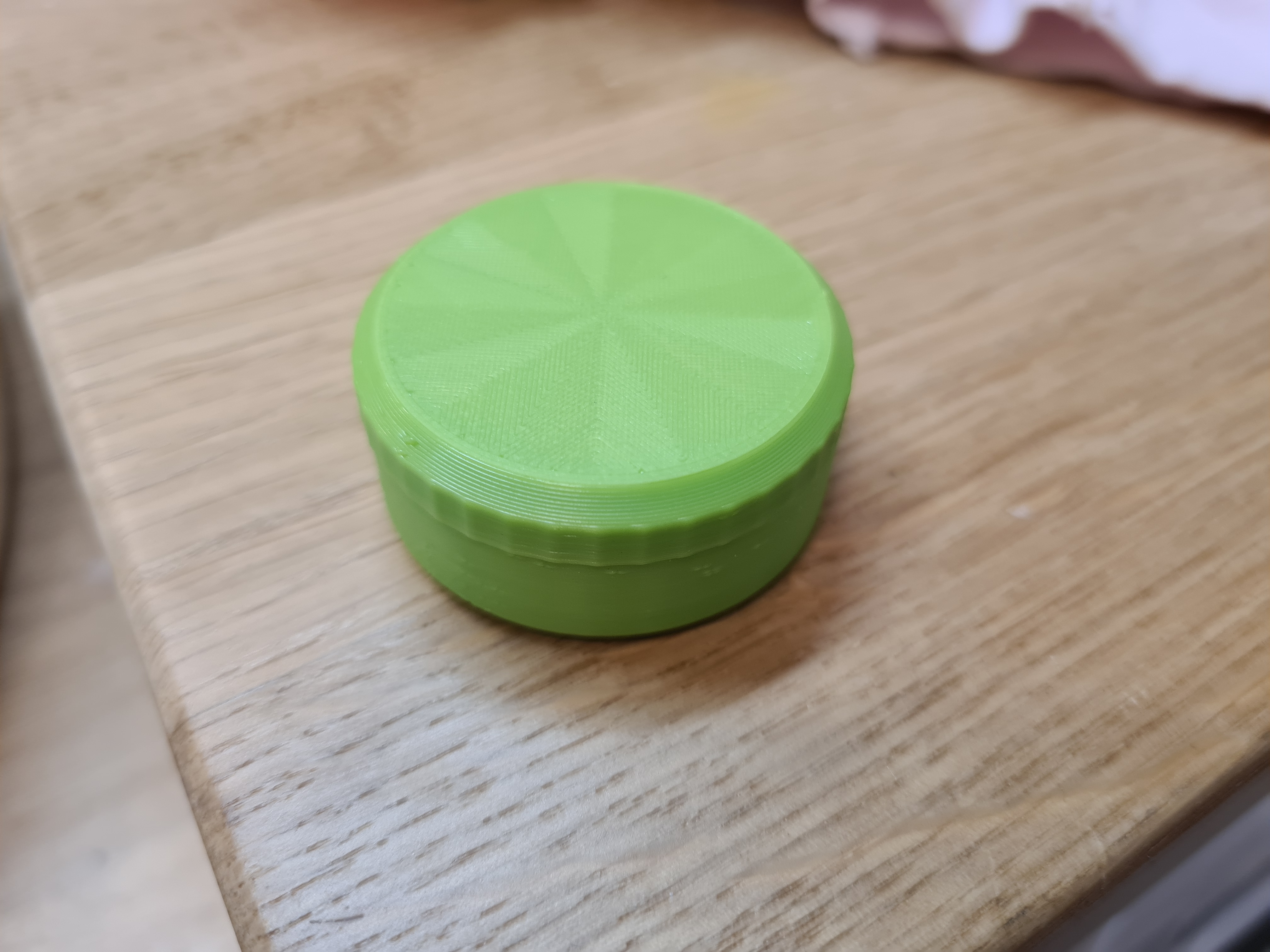 Container with threaded lid (parametric) por mkosiedowski | Descargar ...