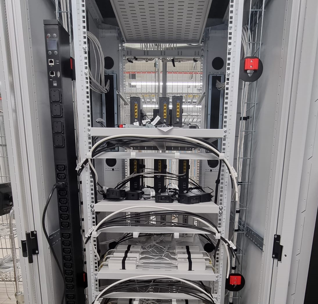 Mountingbracket for Rittal PDU to fit a Minkels cabinet by melvinfec ...