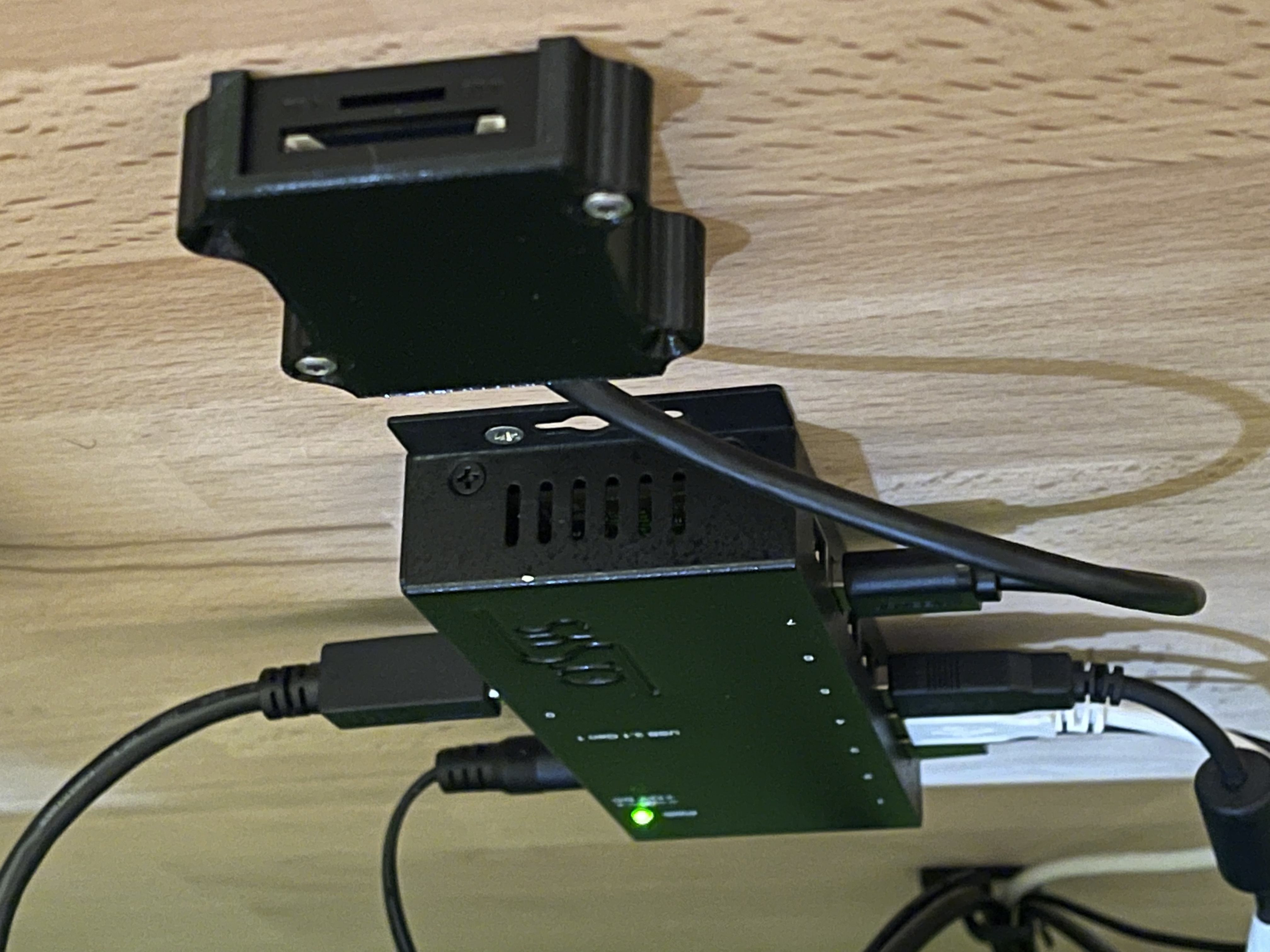 Cardreader under desk mount bracket by patrickzell | Download free STL ...