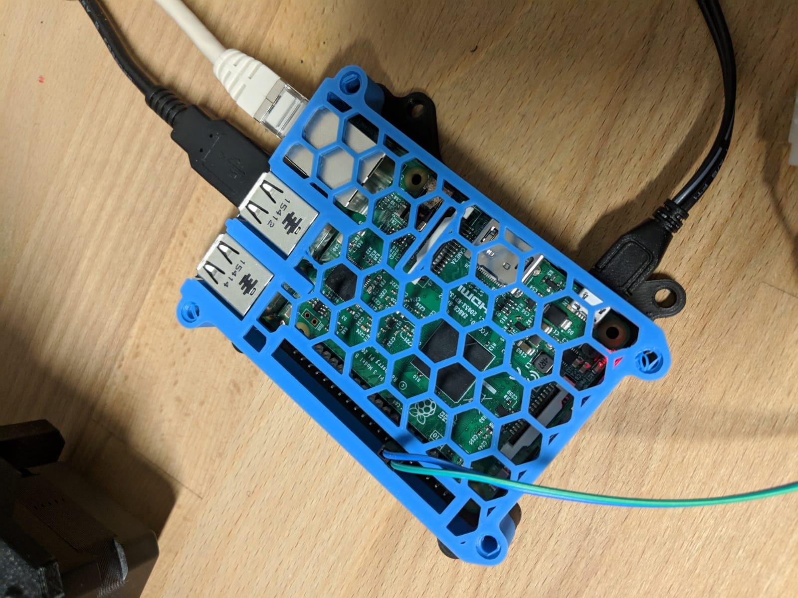 Raspberry Pi Case Honeycomb Remix by Squirtle | Download free STL model ...