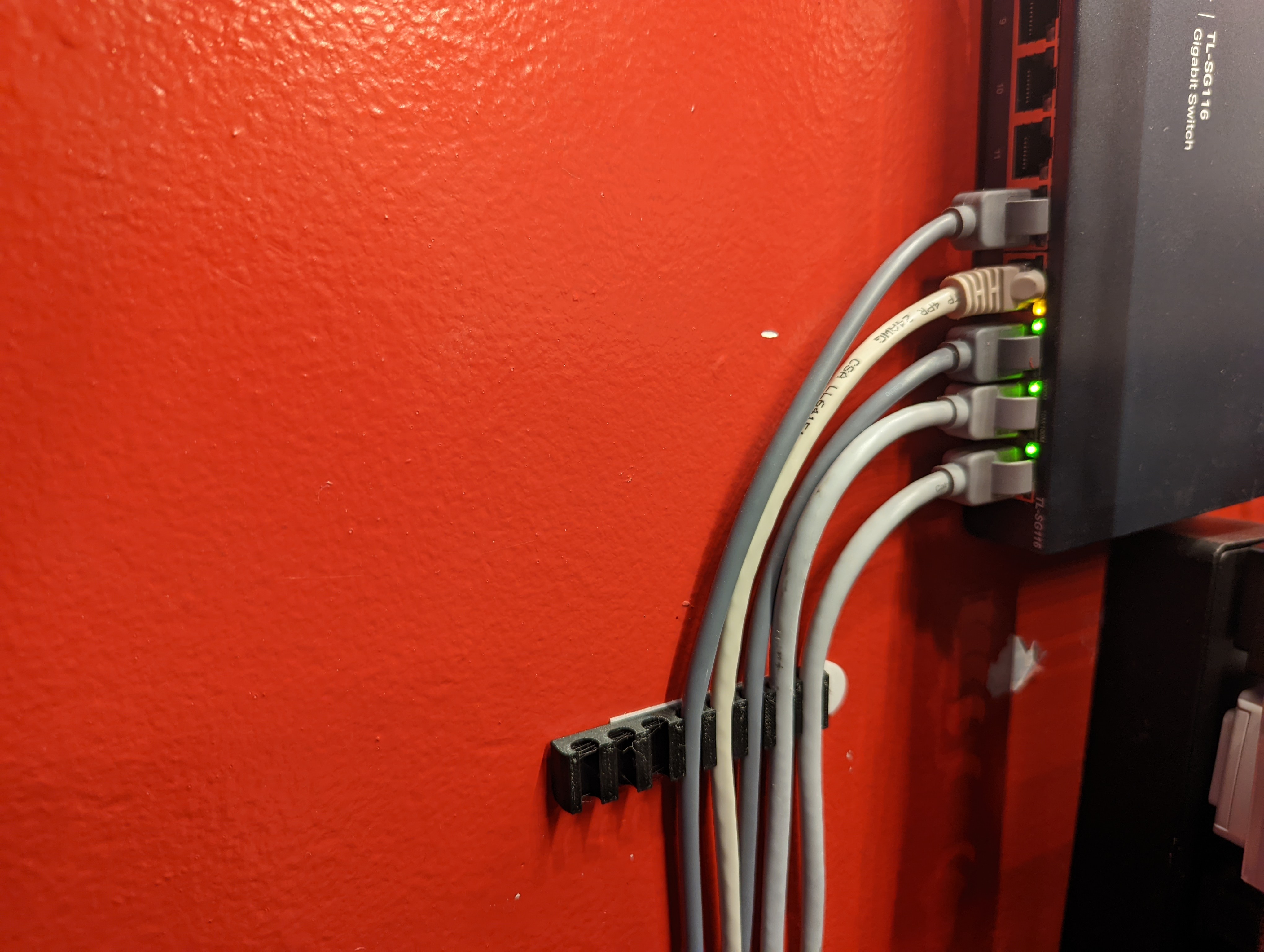 Ethernet Comb - Wall Attachable by Pluto3301 | Download free STL model ...