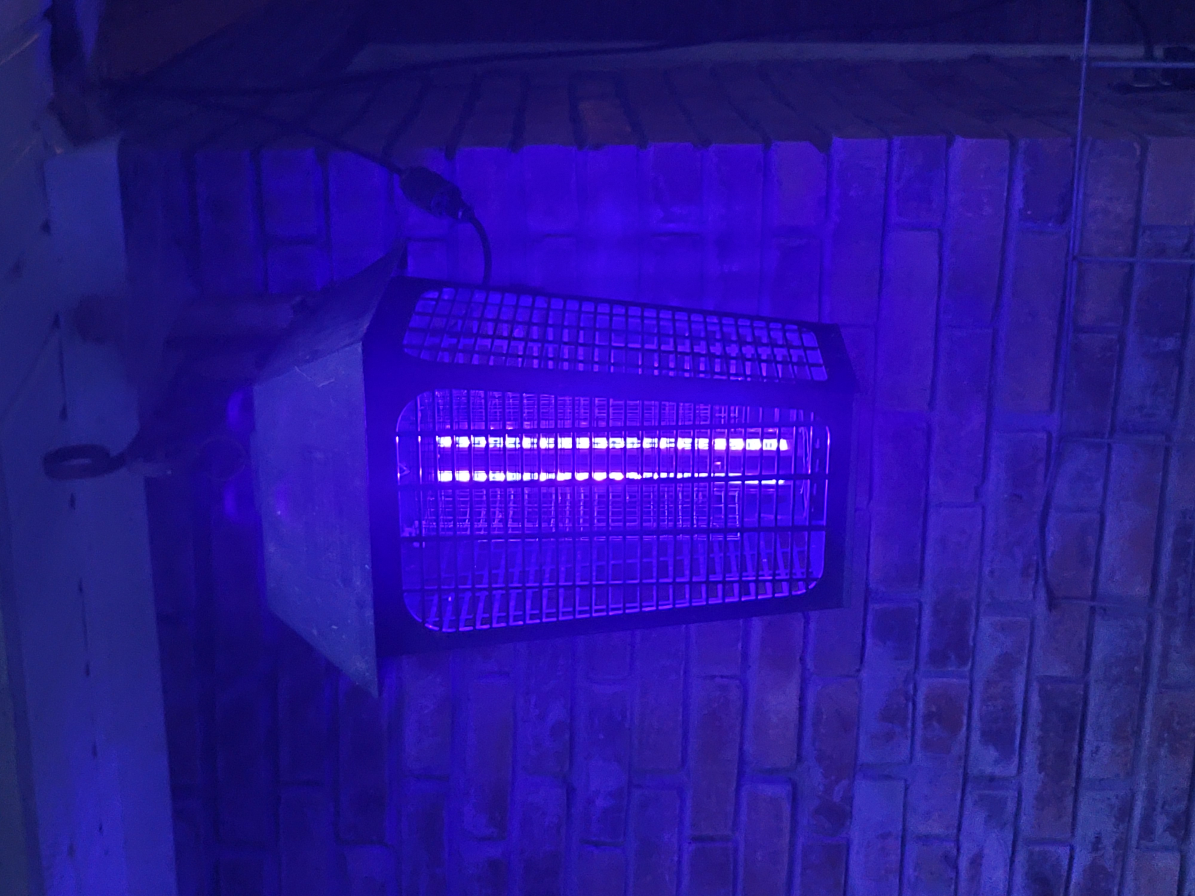 UV Bug light modification by BuildersMark | Download free STL model ...