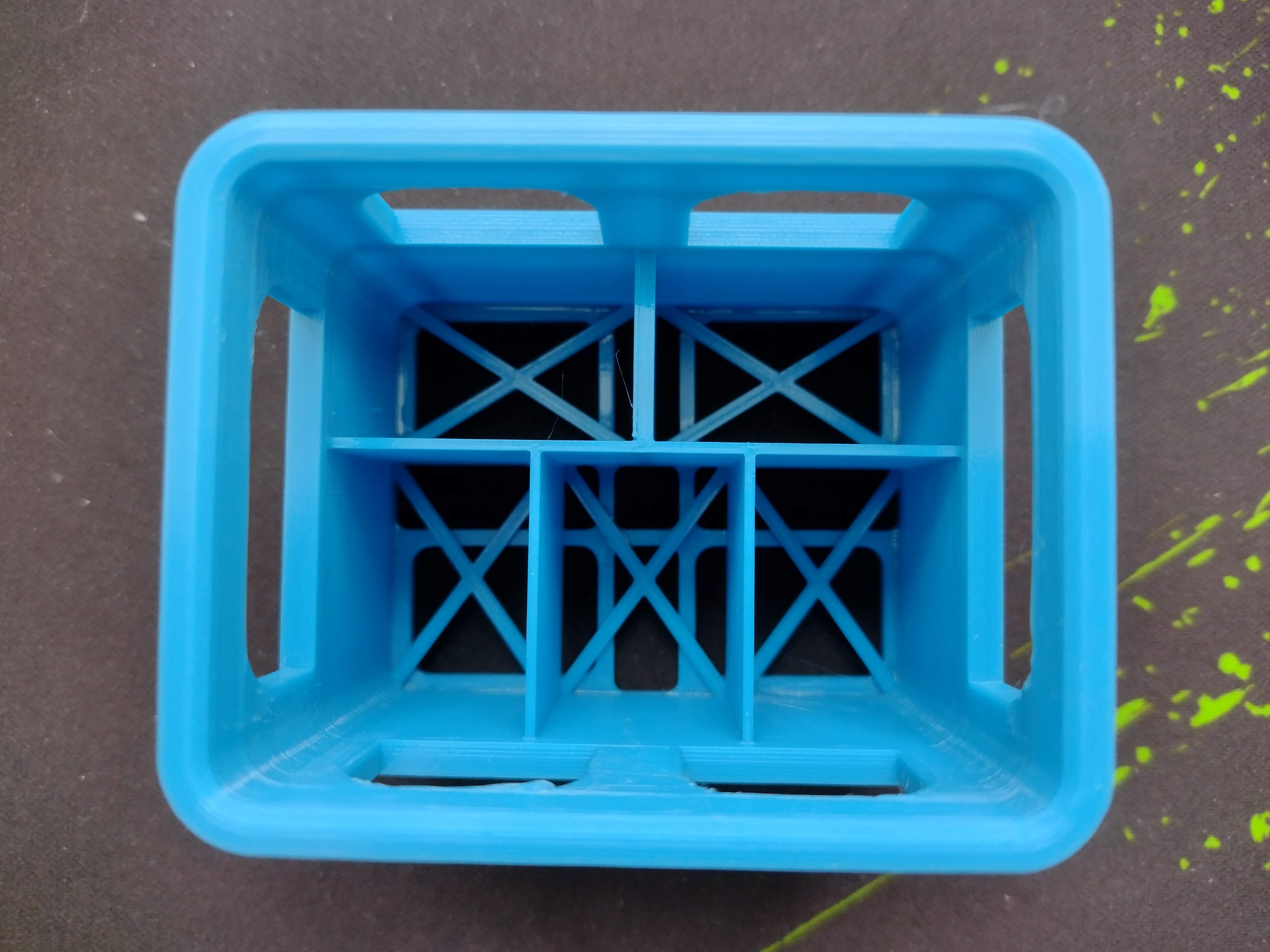 Customizable & stackable beer crate for all types of batteries por CAD ...
