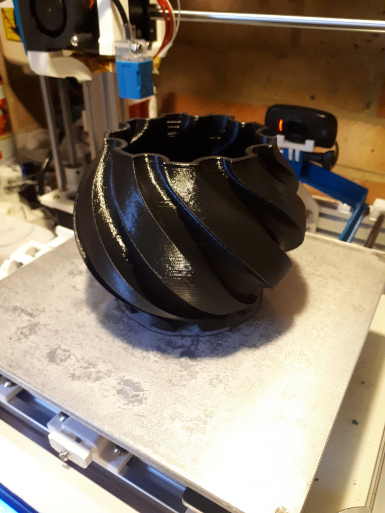 Twisted Plant Pot by MegaAndy | Download free STL model | Printables.com